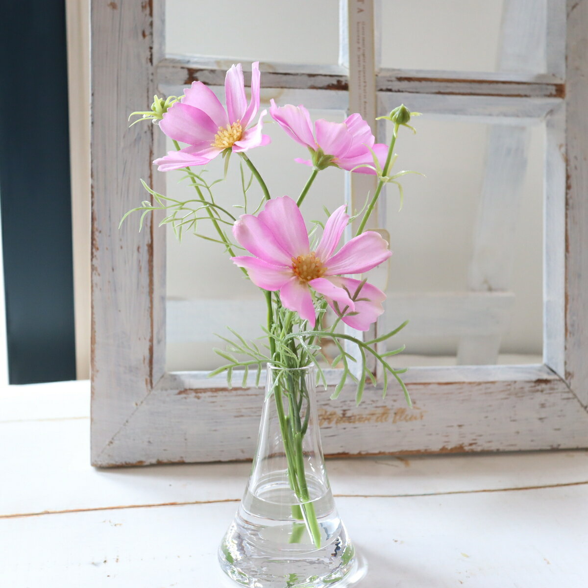 商品情報使用花材コスモスアーティフィシャルフラワー使用サイズ高さ・・・ガラス花器底面からトップの花まで　　　約13-4センチ前後ガラス花器　　　　　7．5φ11H注意点・本製品は食べ物ではありません小さなお子様が口に入れないようにご注意下さ...