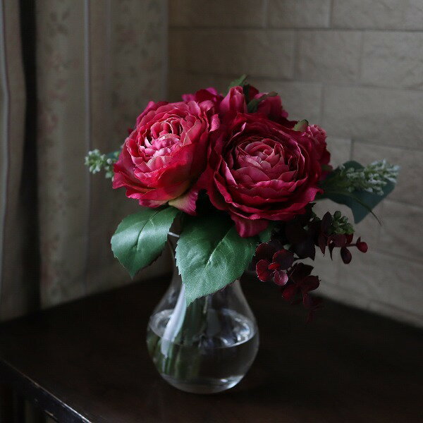 商品情報使用花材使用花材・・・　オールドローズ　アネモネ　ユーカリ　※アーティフィシャルフラワー使用 サイズ高さ・・・ガラス花器底面からトップの花まで　　　約20センチ前後ガラス花器　　Φ8．5×H12cm注意点・本製品は食べ物ではありませ...