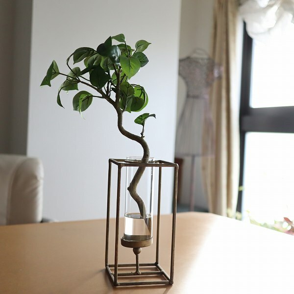 商品情報使用花材使用花材・・・　ベンジャミン※アーティフィシャルフラワー使用サイズ高さ・・・ガラス花器底面からトップまで　　　約38-40センチ前後ガラス花器　　　□10×H21cm　　　　　　　　ガラスのみΦ5×H15cm　　　　　　　　...