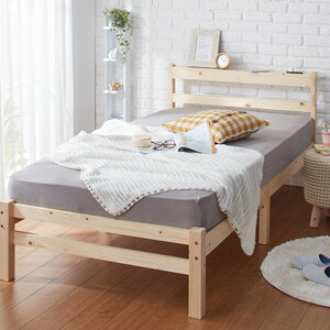 クロシオ すのこシングルベッド クロシオ すのこベッド シングルサイズ すのこ仕様でサラッと快適！天然木の優しい風合いが素敵なシングルサイズすのこベッドです。枕元に1500Wの2口コンセント付きなので、スマホなどの充電にも便利です。通気性の...