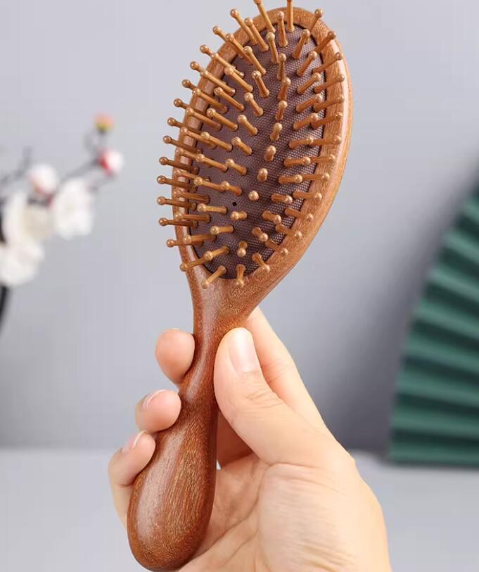 頭皮に負担をかけない、しっとり艶のある髪へ頭皮マッサー`ジ効果、丸ごと水洗いOK※備考高級檀木ヘアブラシ くし パドルブラシ