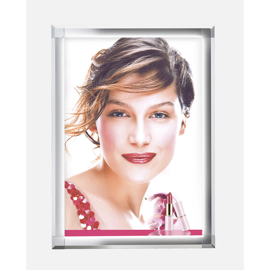 『軽い・薄い・明るい・長持ち』、高品質で大人気!屋内用ポスターグリップのLEDパネルです。ポスターグリップは、前面四辺のフレームが手で開閉できるため、パネルを取り付けたまま、掲示物の入れ替えを簡単に行う事ができます。また、ビス等が表面に出て...