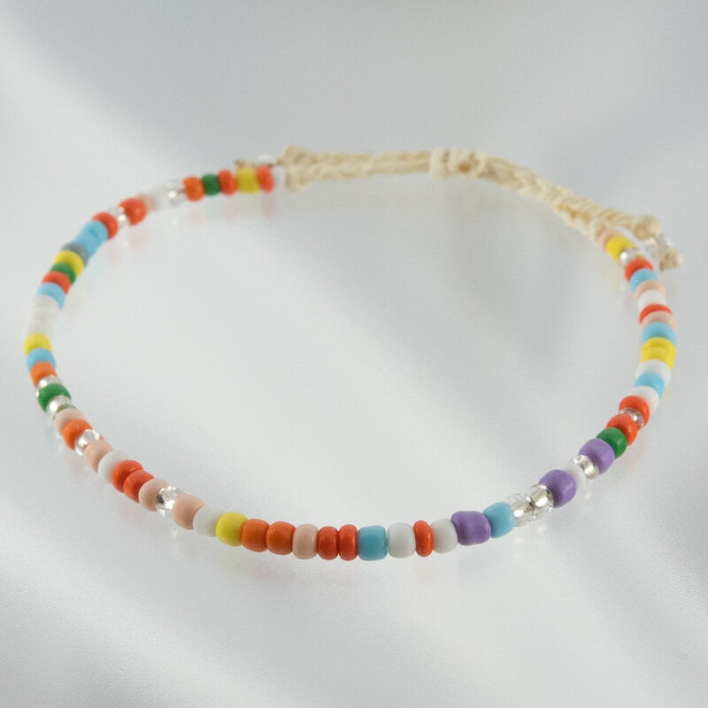 温かいシーズンに合いそうなブレスレットです。サイズ調整不可内径約20cm