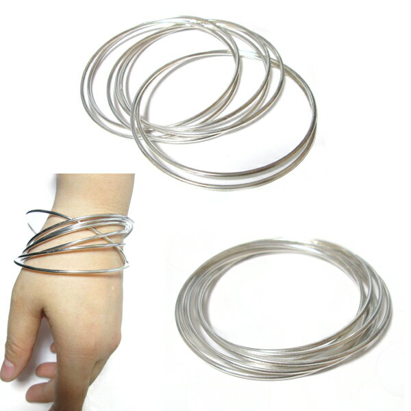 ▼7連ブレスレット(バングル)【メンズ・レディースアクセサリー】 シンプルな丸型の円形（リング状）ブレスレット（バングル）です。 重ね付けでも、大活躍のマストアイテム 以前より多数のリクエストをいただいておりましたボリューミーな7連リング ...