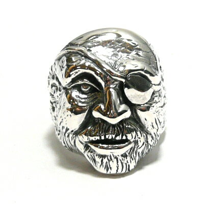 ▼トラヴィスワーカー 【TRAVIS WALKER】 大阪エリア公認正規販売店。 (ソルティリング リング ) 感性に溢れた作品がたちまちL.A界隈でも話題を集め その才能を高く評価された。 間もなく「革の魔術師」とまで呼ばれるようになった...