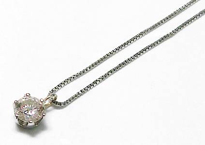 商品情報 ランク中古・Aランク程度 サイズチェーン：約40cmペンダントトップ：約7×4mm 重量約1.1g 刻印チェーン：K10WGペンダントトップ：K18WG 0.21 備考チェーンとペンダントトップは取り外しできません。ダイヤモンドは...
