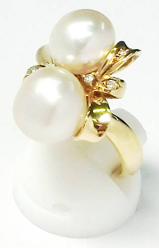 商品情報 ランク中古・A+ランク程度 重量約8.6g 寸法パール：約9-10mmリボン型部分（パール2個含む）：約18×20.5mm 刻印K18 007 備考洗浄済み。中古品のため小傷があることをご了承下さい。画像と実際の商品とは多少色が異...