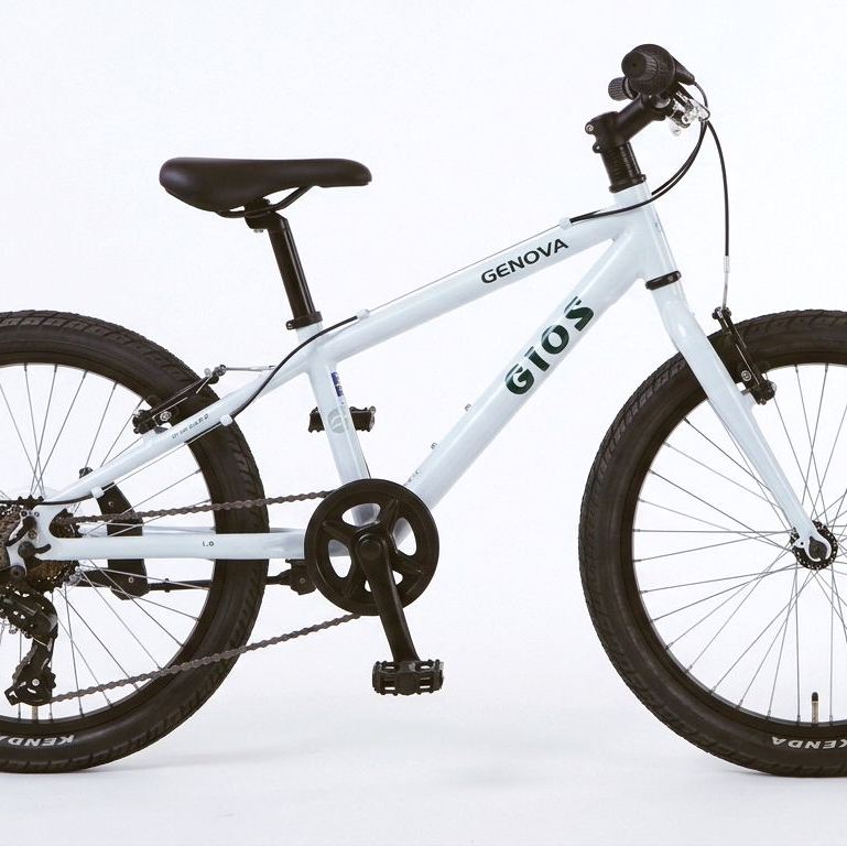 キッズバイクの決定版 GIOS ジェノアがモデルチェンジで登場です。 フロントフォークをリジット化。 フロントチェーンリングをシングル化。 安定感のある太目のタイヤ。 またカラーラインナップデザインを大幅に変更しお洒落に仕上がっております。...