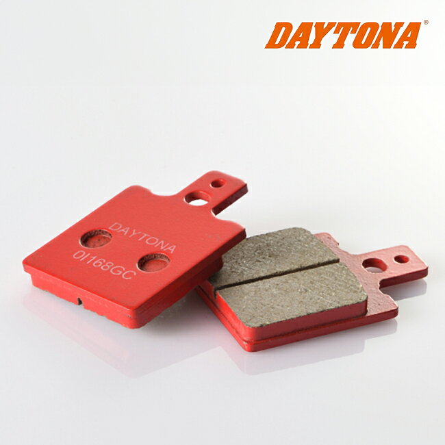 【デイトナ】【ブレーキパッド】【赤パッド】 新型「赤パッド」には、セミメタルパッドの弱点だった耐久性と効力不足を克服するために、耐熱グレードの結合樹脂と超微粒子の研削材採用！ これにより旧モデルと比較して約15％の摩擦係数（効き）UPと約2...