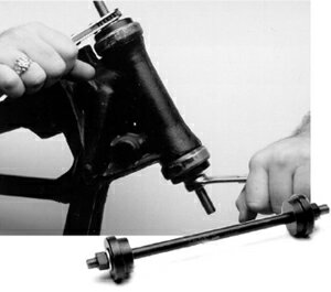 【商品説明】 ステアリングのベアリングレース・カップを取り付ける際に使用する工具です。 これを使えば簡単に正しい位置に取り付けることが出来ます。 【備考】 ・1936年以降ビッグツインモデルに適合 ・JIMS製ハーレー 工具・メンテナンスサ...