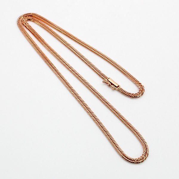 商品番号 JS6228 商品名 18金PG　13g　50cm　十二面　トリプル　喜平　ネックレス 素材 K18 （18金ピンクゴールド） 重量 13．1g サイズ (幅）3．1mm×(全長)500mm×（厚み)1．1mm 付属品 新品ケース...