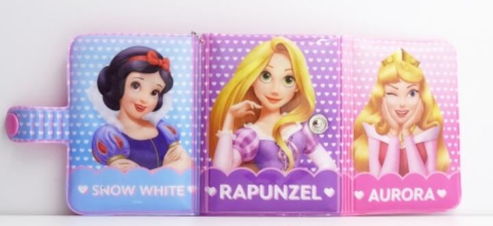 ☆★☆プリンセス　縦型ビニールウォレット☆★☆ ディズニープリンセスからビニールウォレットが登場☆ お子さんの金銭管理に役立つこと間違いなし！ 初めてのお財布にとってもおすすめです♡ お財布を広げると真ん中に鏡も付いていて便利です！ ※こち...