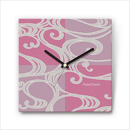 ■インテリアを豊かにするファブリック掛時計。 ■素朴さと温かみが住空間・商空間など様々な場所に馴染みます。 ■色々な種類のデザインバリエーションを用意。 ●ファブリック感を出すために、太糸アムンゼン織の生地をセレクトしています。 ●全面をフ...