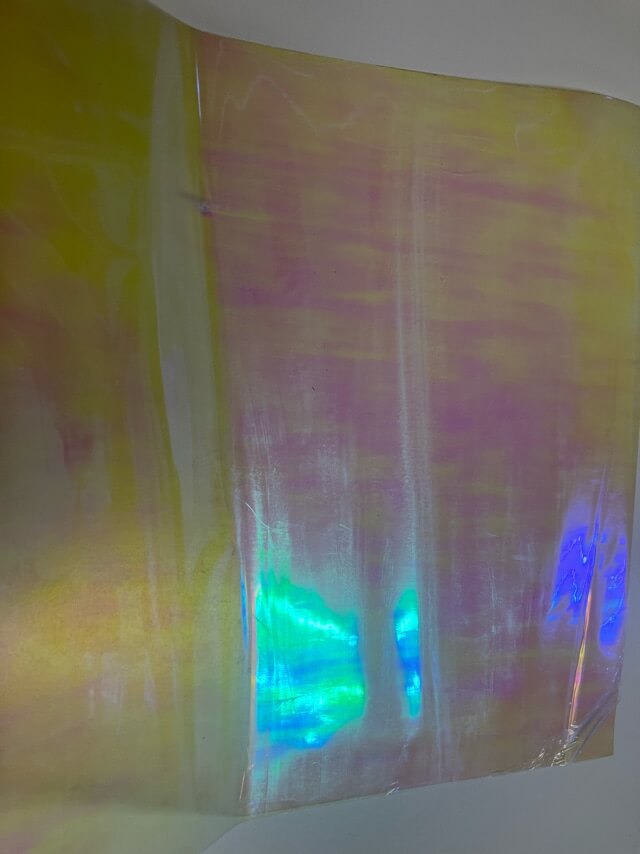 ★★商品説明★★浮き、傷がある為 　半値で販売いたします。 カメレオンタイプはレインボーに輝き、見る角度で表情が変わるマジョーラタイプ！ 正面から見ると、普通のカラーフィルムですが、光に反射することでカメレオンの如く虹色に変化し抜群のドレス...