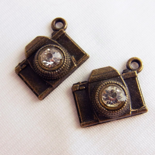 商品セット内容 ★内容：メタルパーツ ★入数：8pcs入り ★サイズ：21mm×15mm厚み8.0mm