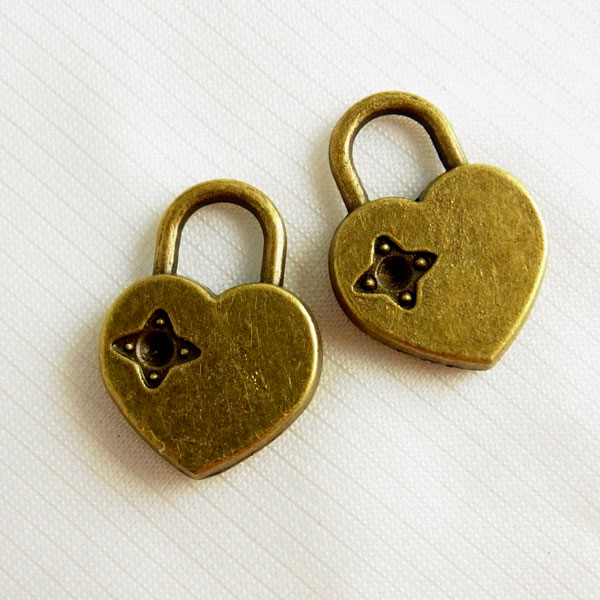 商品セット内容 ★内容：メタルパーツ ★入数：18pcs入り ★サイズ：22mm×16mm厚み3.5mm