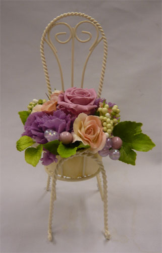 商品説明 各種お祝い・ギフト・プレゼント　 花材 バラ(プリザーブドフラワー)　・グリーン〔アート〕 サイズ 高さ：約21cm/幅：約13cm 　　　　　　　　　　　　　　　　　　　　　　　 大切な方へ贈るお祝いやプレゼントに最適なギフト対...