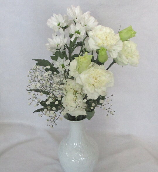 商品説明 法要・お供え・仏花　 花材 生花　菊　 サイズ 長さ：約38cm 大切な方へ贈るお祝いやプレゼントに最適なギフト対応を承ります。 各商品に付いているアイコンの説明は以下の通りです。 ●●●セロファンでのラッピングになります。　　詳...