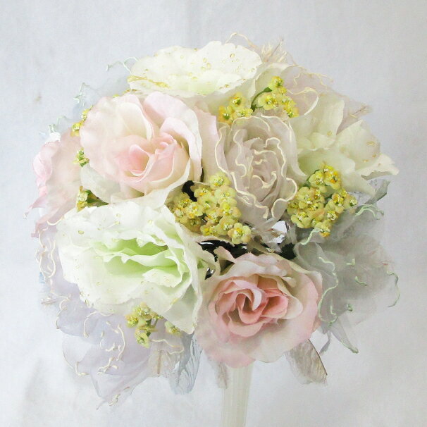 こちらのブーケはアートフラワー〔造花〕です。 お受け取りご希望日をお知らせ下さい。 商品説明 ウエディングブーケ　ブーケ・ブートニア・コサージピン・付 花材 バラ/アートフラワー（造花） サイズ 横幅：約22cm/ラウンドブーケ