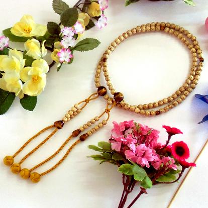 男性用の真言宗派数珠になります。真言宗の正式念珠である振分数珠は、男女とも日蓮宗を除く八つの宗派でも共通してお使いいただけます桐箱にお入れいたします。玉の種類主玉：星月菩提樹　親玉・天玉：虎目石 商品説明星月菩提樹（せいげつぼだいじゅ）：星...