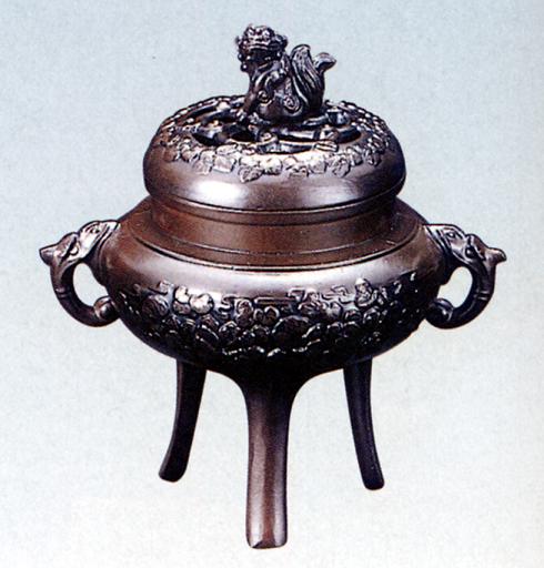 高岡銅器　香炉・香立て 作者 瑞峰 素材 合金製 付属 紙箱入り サイズ（センチ） 高さ：約13．5×幅：約13．0×奥行：9．5 高岡銅器 高岡銅器は、1611年二代目加賀藩主前田利長が、高岡築城に際し、城下の繁栄をはかる産業政策として鋳...