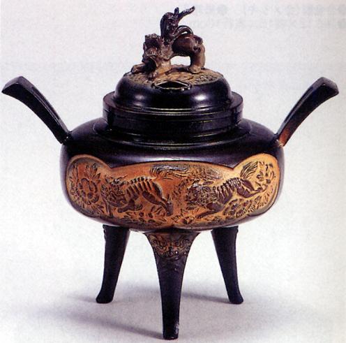 高岡銅器　香炉・香立て 作者 村田宏 素材 合金製 付属 紙箱入 サイズ（センチ） 高さ：約16．8×幅：約17．0×奥行：11．6 高岡銅器 高岡銅器は、1611年二代目加賀藩主前田利長が、高岡築城に際し、城下の繁栄をはかる産業政策として...