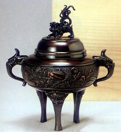 高岡銅器　香炉・香立て 素材 青銅(ブロンズ)製 付属 桐箱入り サイズ（センチ） 高さ：約19．0×幅：約16．3 高岡銅器 高岡銅器は、1611年二代目加賀藩主前田利長が、高岡築城に際し、城下の繁栄をはかる産業政策として鋳物師を招き、鋳...