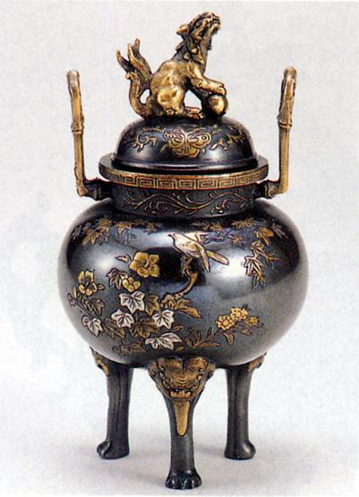 高岡銅器　香炉・香立て 作者 大峰 素材 蝋型青銅(ブロンズ)製 付属 証付　桐箱入り サイズ（センチ） 高さ：約14．6×幅：約8．0×奥行：約8．0 高岡銅器 高岡銅器は、1611年二代目加賀藩主前田利長が、高岡築城に際し、城下の繁栄を...