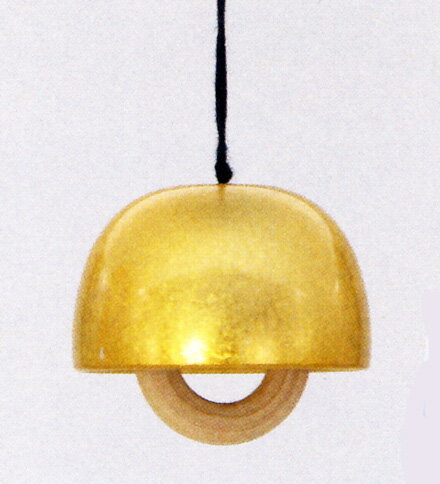 高岡銅器　風鈴 素材 真鍮・木製 サイズ（ミリ） 本体・鈴：約40 ×約40 ×約25 高岡銅器 高岡銅器は、1611年二代目加賀藩主前田利長が、高岡築城に際し、城下の繁栄をはかる産業政策として鋳物師を招き、鋳物工場を開設した事が始まりです...