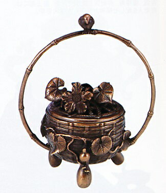 高岡銅器　香炉・香立て 素材 蝋型青銅(ブロンズ)製　 付属 桐箱入り サイズ（センチ） 高さ：約13．5×幅：約11．0×奥行：約7．5 高岡銅器 高岡銅器は、1611年二代目加賀藩主前田利長が、高岡築城に際し、城下の繁栄をはかる産業政策...