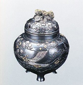 高岡銅器　香炉・香立て 素材 蝋型青銅（ブロンズ）製 作者 大峰 サイズ（センチ） 高さ：約10．2×幅約9．2×奥行約9．2 高岡銅器 高岡銅器は、1611年二代目加賀藩主前田利長が、高岡築城に際し、城下の繁栄をはかる産業政策として鋳物師...