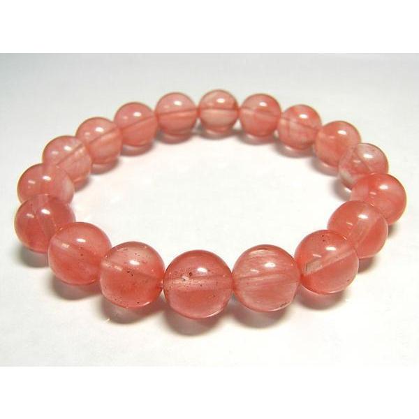 フリーサイズチェリークォーツラウンド 約10mm伸縮紐(エンドレスタイプ)【留意事項】※サイズや色が画像と若干異なる場合がございます※画像内に使用している装飾品や他アクセサリーは商品に含まれません※天然石の場合は自然由来のクラックや含有物、...