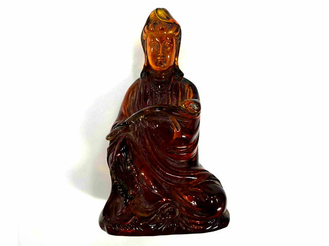 ＜素材・サイズ＞・蜜蠟琥珀・約14cm×約8cm(縦×横)重さ：約290g＜留意事項＞※色味に個体差が生じる商品となります。※写真3枚目のように色の濃淡や若干の形の違い・彫り方にも差異がございます。※商品写真はできる限り実物の色に近づけるよ...