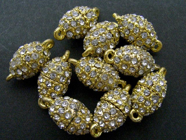 商品説明磁石式留め具、マグネットクラスプです。簡単に取り外しが出来るのでとても人気のある商品です。ネックレスやブレスレットにご使用いただけます。引き輪などの小さい留め具が着けにくく不便に感じる方におすすめです♪コチラの商品は少数でお買い求め...