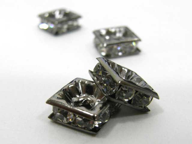 商品説明コチラの商品は少数でお買い求めやすい【少数販売】もございます。サイズ・数量約8mm約100個色ガンメタ(メタリックグレー)注意こちらの商品は約100個となっておりますが、グラム換算で数えておりますので数個程度の誤差が生じる場合がござ...