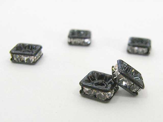 商品説明コチラの商品は少数でお買い求めやすい【少数販売】もございます。サイズ・数量約6mm約100個色ブラック(黒)注意こちらの商品は約100個となっておりますが、グラム換算で数えておりますので数個程度の誤差が生じる場合がございます。また数...