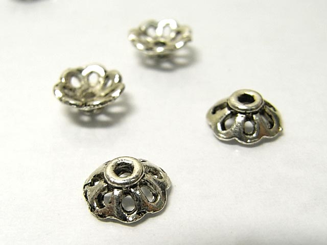 商品説明コチラの商品は少数でお買い求めやすい【少数販売】もございます。サイズ・数量約8mm約100個色シルバー(銀古美)注意こちらの商品は約100個となっておりますが、グラム換算で数えておりますので数個程度の誤差が生じる場合がございます。ま...