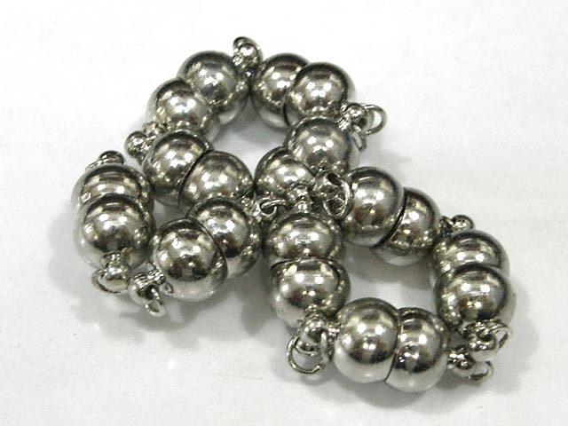 商品説明ブレスレット、ネックレスの留め具として人気のあるビーズパーツマグネットクラスプのお買い得セット、10個販売です。1つからでも販売しております。コチラの商品は少数でお買い求めやすい【少数販売】もございます。サイズ・数量約18mm10セ...