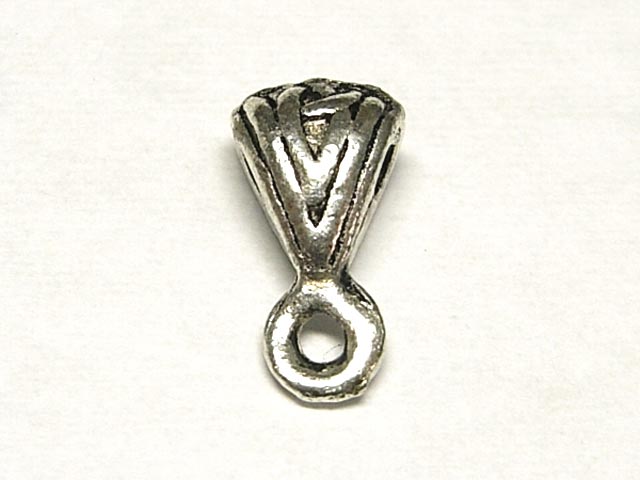 商品説明チェーンにペンダントトップを着けるためのパーツ、バチカンです。コチラの商品はまとめ買いでとてもお得な【パック販売】もございます。サイズ・数量約12mm1個色シルバー(銀古美)注意　