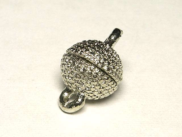 商品説明アクセサリーパーツの定番留め具、マグネットクラスプの1ペア販売です。コチラの商品はまとめ買いでとてもお得な【パック販売】もございます。サイズ・数量約14×9mm1個色ロジウム シルバー(銀色)注意　