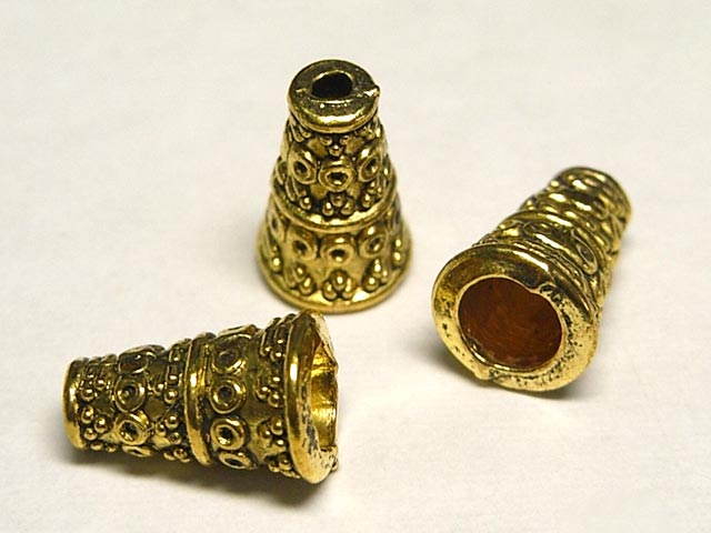 商品説明ネックレスなどの端（留め具部分）をきれいに仕上げる際に使用するパーツ、エンドキャップです。お買い得な20個セットの販売です。コチラの商品は少数でお買い求めやすい【少数販売】もございます。サイズ・数量全長：約10×7mm内径：約1.5...