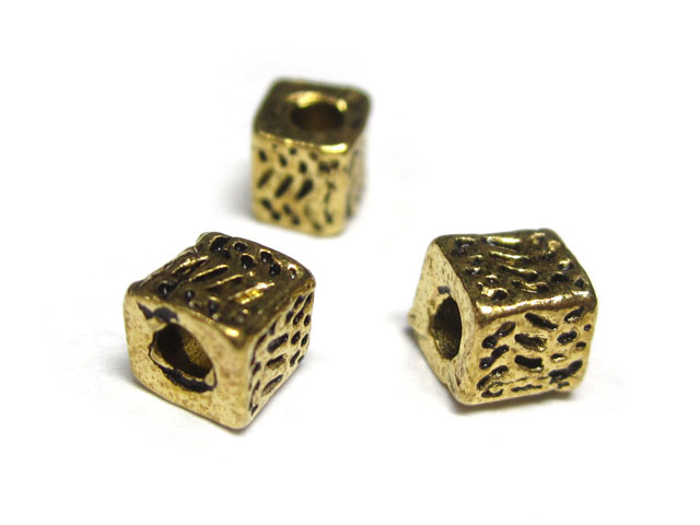 【サイズ】 約4mm【留意事項】以下留意事項をご理解頂いた上でご入札下さいませ。 ※サイズや色が画像と異なる場合がございます ※画像内に使用している装飾品や他アクセサリーは商品に含まれません ※一部変形・変色・破損しているものが混在している...