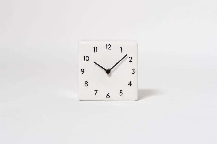 岐阜県・美濃地方。 千年を超える歴史の中で育まれてきた、陶の里。 良質な陶土と窯を焚くための燃料に恵まれたこの土地は、古くから陶磁器の産地として栄えてきました。 その美濃の土と職人の手仕事が息づく窯から生まれたのが、CHAMBREの陶器の置...