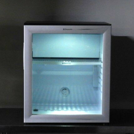 2013年製 ドメティック RH460LG 冷蔵ショーケース 左開き W486D484H563mm 60L 80W 100V 21kg LED(1W) 電気冷蔵庫 棚一段 静音 商品は中古品です。 多少の傷汚れあります。 状態画像にて判断願...