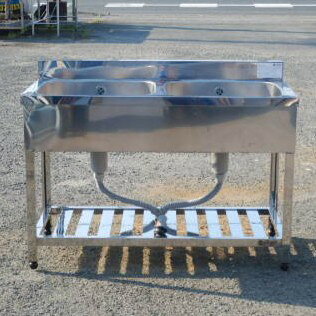 2 アズマ 業務用 ステンレス 2槽 シンク W120 D60 H80(+9)cm 厨房 槽内寸W52D48深21cm HP2-1200 23kg 商品は中古品です。 多少の傷汚れあります。 状態画像にて判断願います。 アジャスト脚全箇所回...