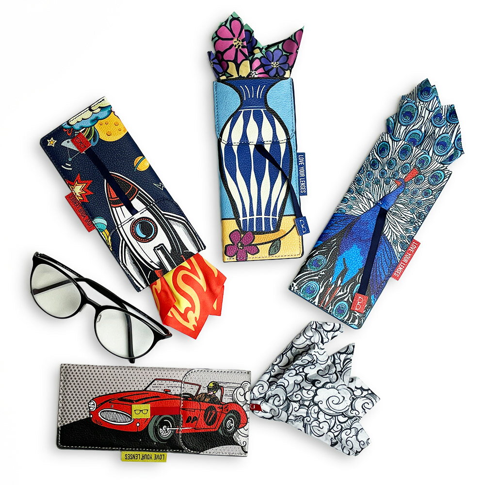 メガネを取り出してすぐにレンズを拭ける、便利さと遊び心を兼ね備えたメガネスリーブです。スリーブの内側には柔らかな裏地が施され、レンズを優しく保護。さらに、ポケットに収納されたマイクロファイバークロスが一体化しており、必要なときにサッと引き出...