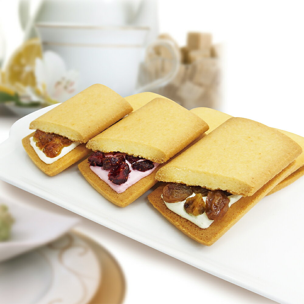 3種類の味をお楽しみいただけます！なめらかで口当たりのやさしいフルーツクリームと、香り豊かな果肉を、香ばしいクッキーでサンドした、銀座千疋屋オリジナルのフルーツサンド詰合せです。下記商品がセットになっています。■マスカットレーズン■いちご■...