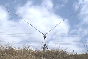 【RD-S106 基本セット（単体）】 型式：1/2λダイポール 周波数帯：28MHz または 50MHz インピーダンス：50Ω VSWR：1.5以下（fo：中心周波数において） バンド幅（※1）：28MHz帯 約1MHz／50MHz帯 ...