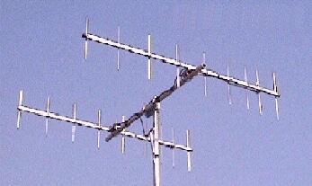 9ele. 八木アンテナ 周波数：430.0〜440.0Hz ( fo:435.0MHz) 型式：9ele. 八木アンテナ 利得：14.1dBi FB比：18dB 以上 インピーダンス：50Ω VSWR：1.5以下（fo:中心周波数において...
