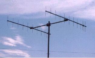 12エレメント八木 2列スタック 型式：12エレメント八木 2列スタック 周波数：430MHz〜440MHz（fo:435MHz） VSWR：1.5以下 インピーダンス：50Ω 利得：18.3dBi FB比：18dB以上 最大入力：200W...